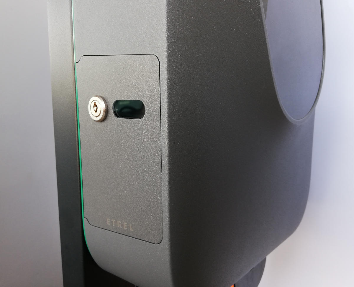 Etrel INCH Pro in Grau mit Ladesteckdose (22 kW | 32 A) | e-mobileo